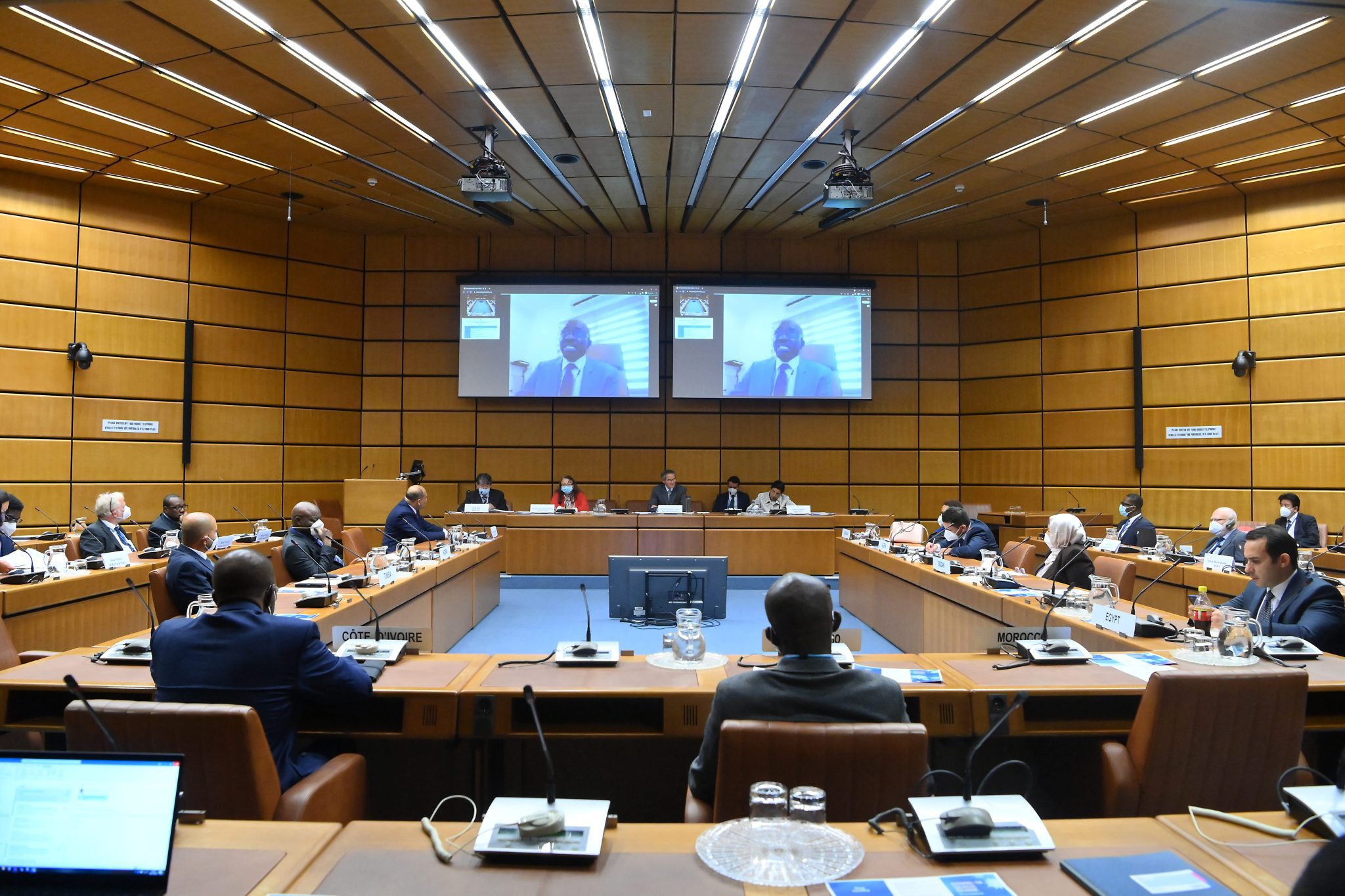 Interpretación simultánea en eventos híbridos, comunicación global